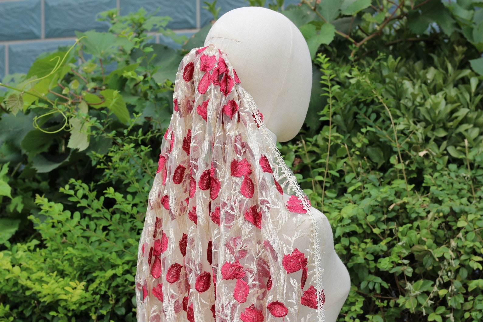 Red Rose Embroidered Wedding Veil, Gold Leaf Floral, Lace Edge - Etsy