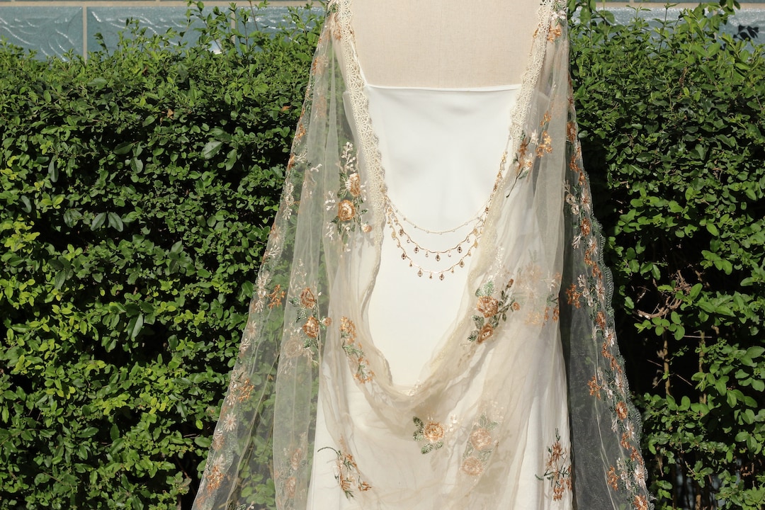 Floral Embroidered Wedding Cape, Wildflower Bridal Veil - Etsy