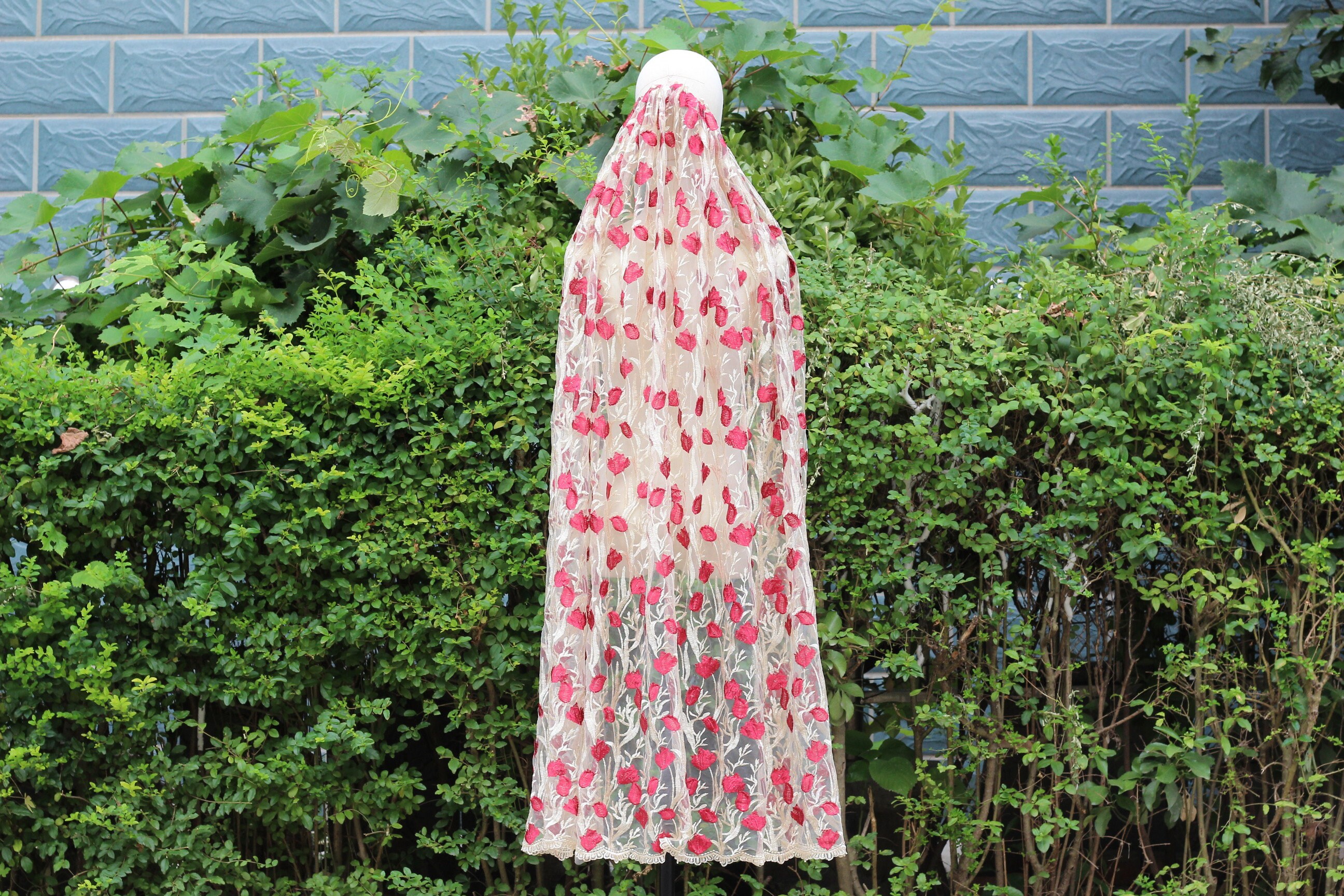 Red Rose Embroidered Wedding Veil, Gold Leaf Floral, Lace Edge - Etsy