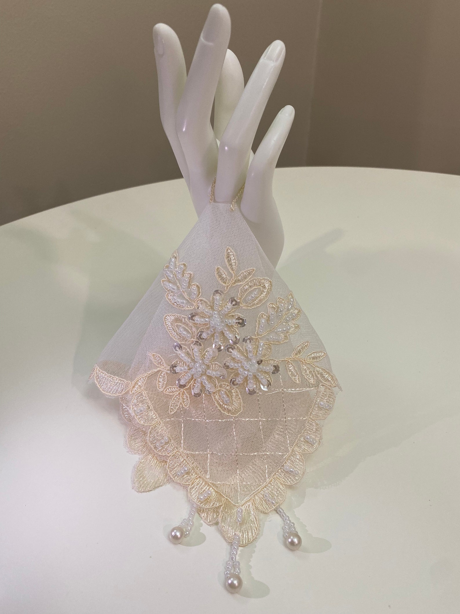 Dancing Handkerchief Mindil Wedding Bride Mantili Ivory Lace Embroidery ...