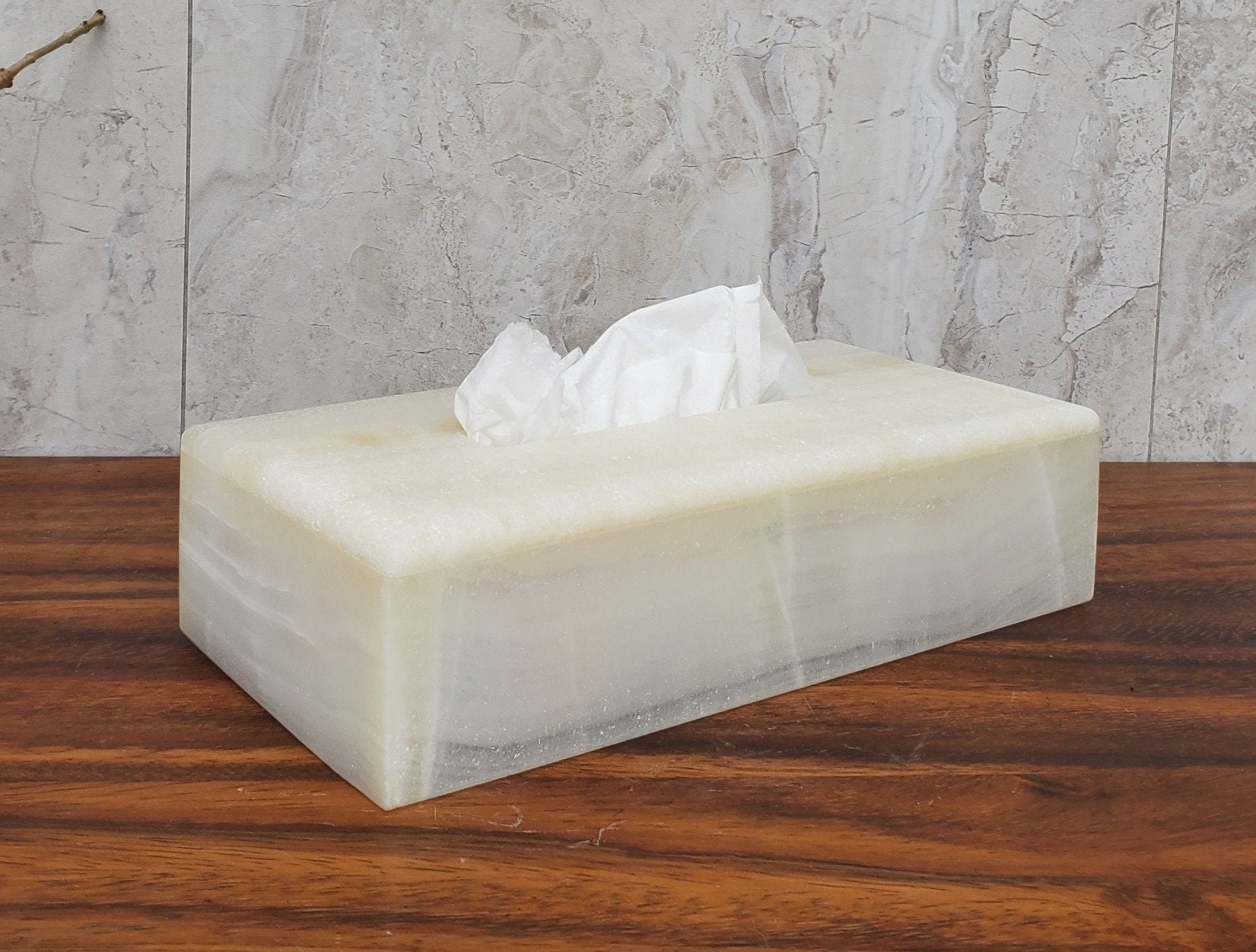 Thin tissue box store