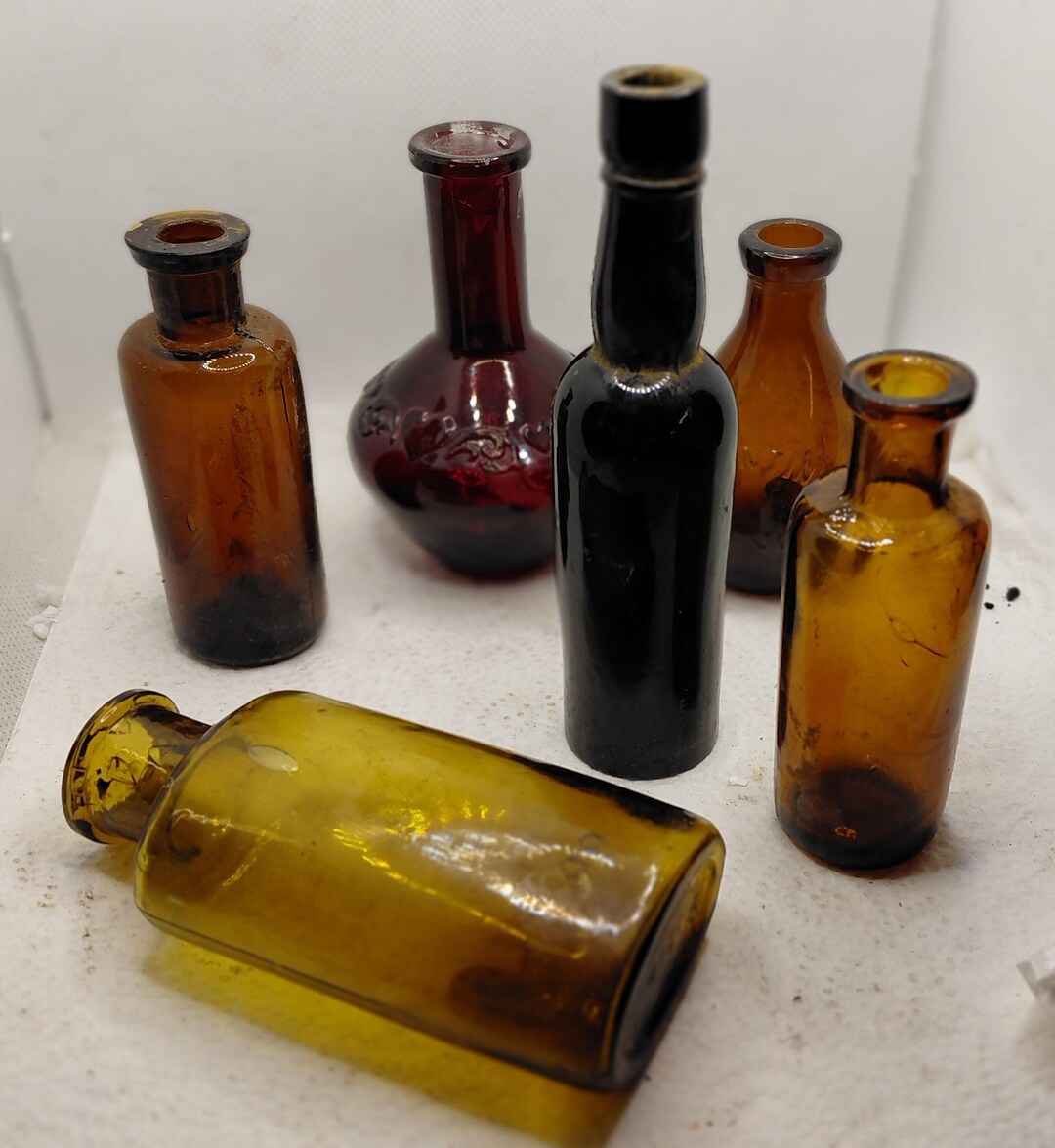 Bulk Lot of 5 Small Amber Glass Bottles and One Red Stained Perfume ...