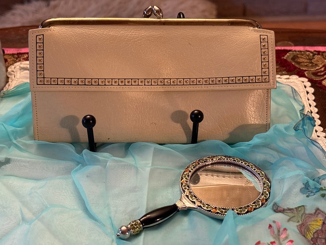 Vintage Princess Gardner Leather Wallet. Ivory and Gold Wallet. - Etsy