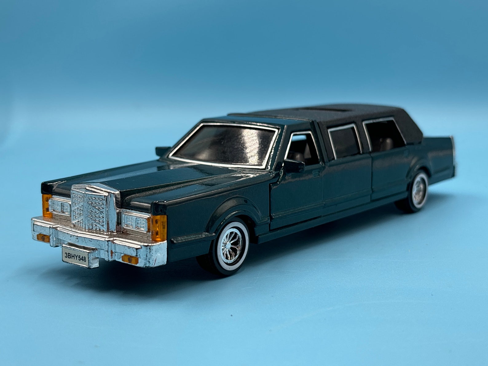1996 Green Lincoln Superior Limousine Die Cast 1:43 SS9732. Boomerang ...
