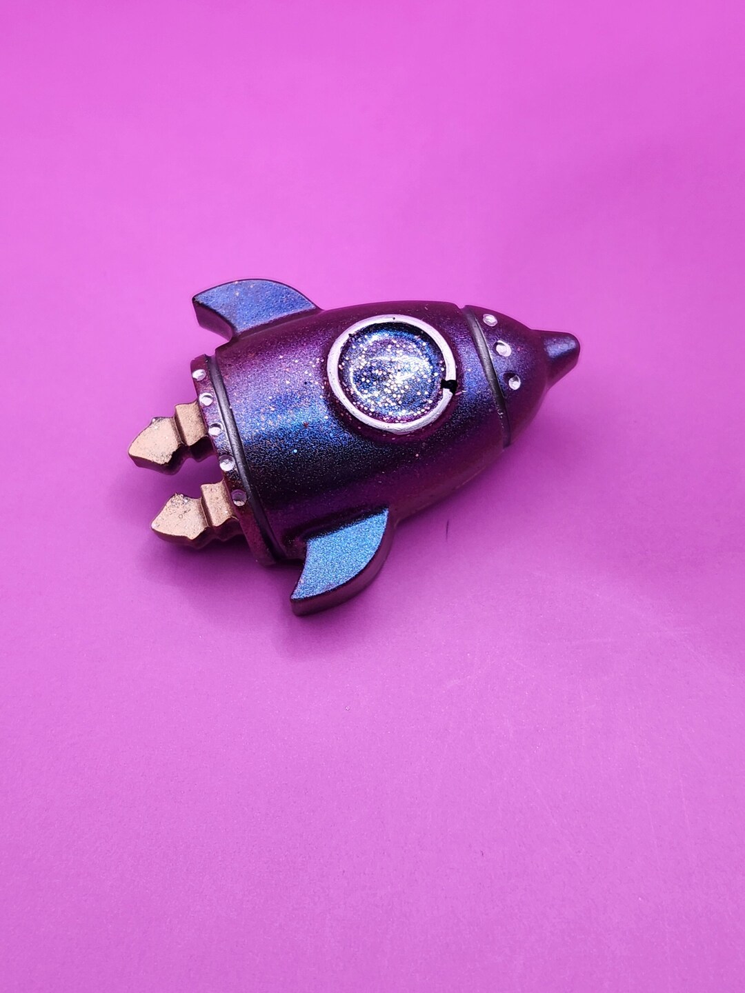 Retro Spaceship Resin Pins - Etsy