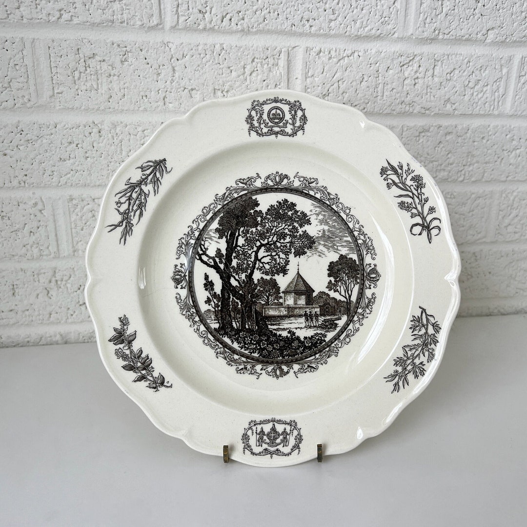 Vintage Wedgwood Williamsburg Restoration Plate | the Magazine - Etsy