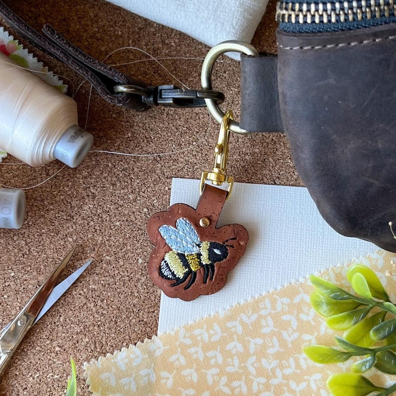 Bumble Bee Keychain - Etsy