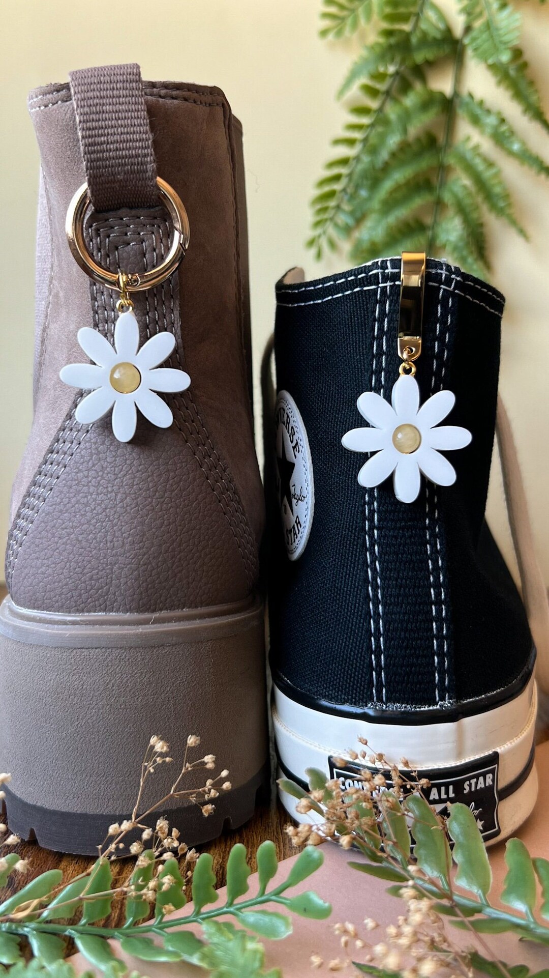 ONE White Daisy Flower Shoe Accessory Pull Loop Boot Charm, Shoe Charm ...