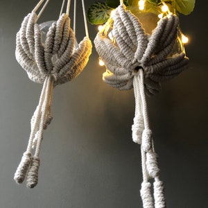 Macrame Pattern in English of Macrame Lilly Flower Plant Hanger ...