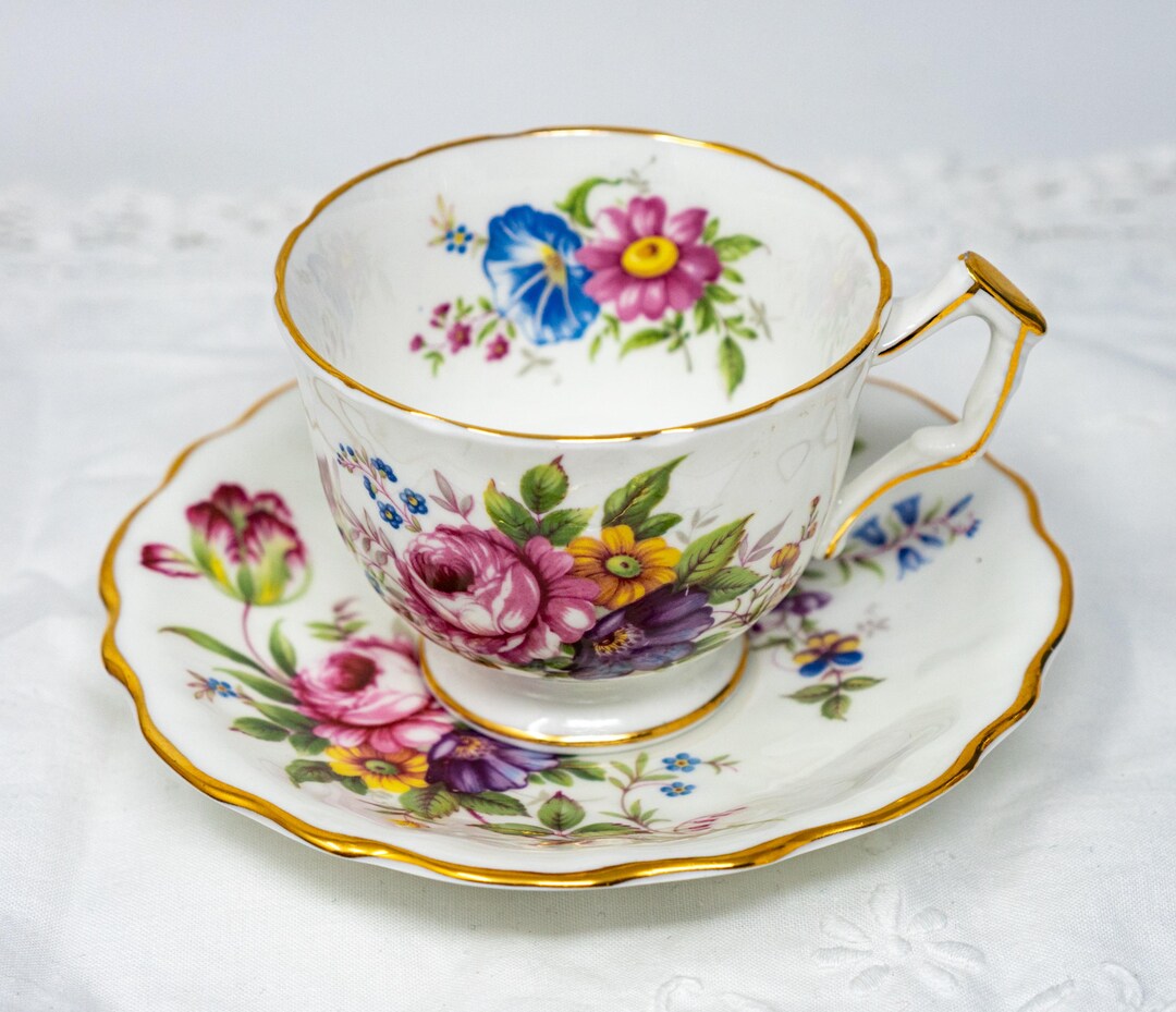 Aynsley Teacup and Saucer Set, Flower Arrangement, Crocus Shape ...