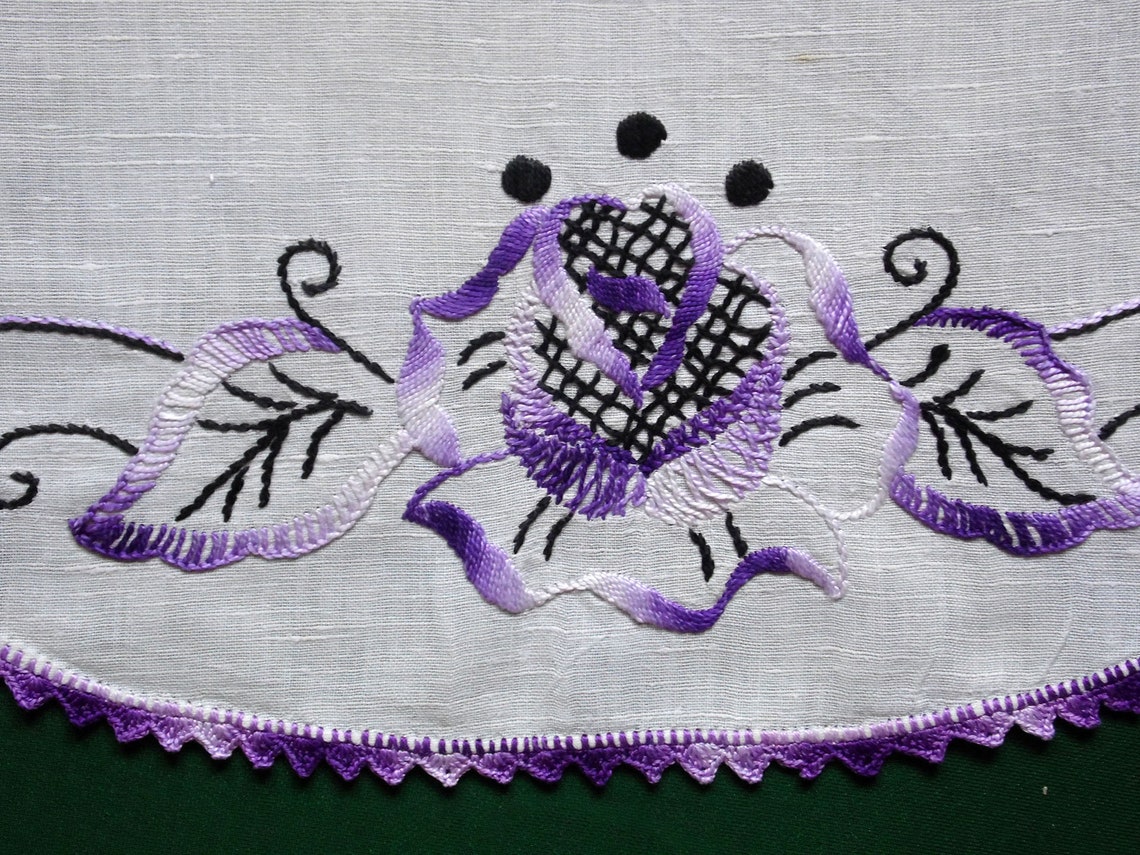 Vintage Linen Table Topper With Hand Embroidery, Vintage Crochet Table ...