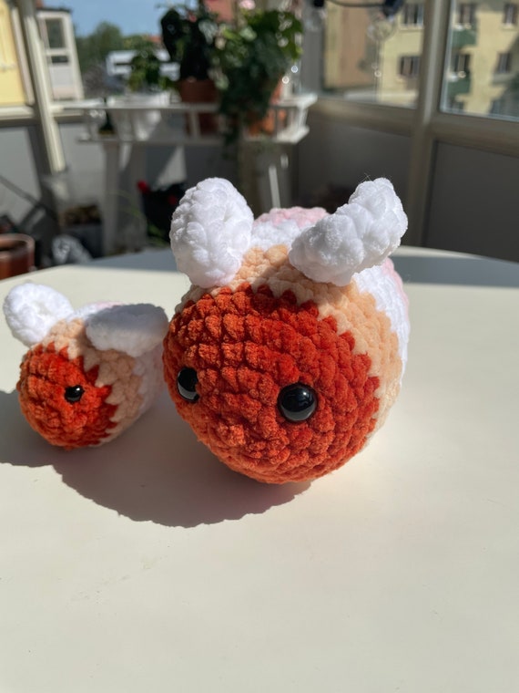 LGBTQIA Pride Flag Crochet Bees | Etsy Sweden