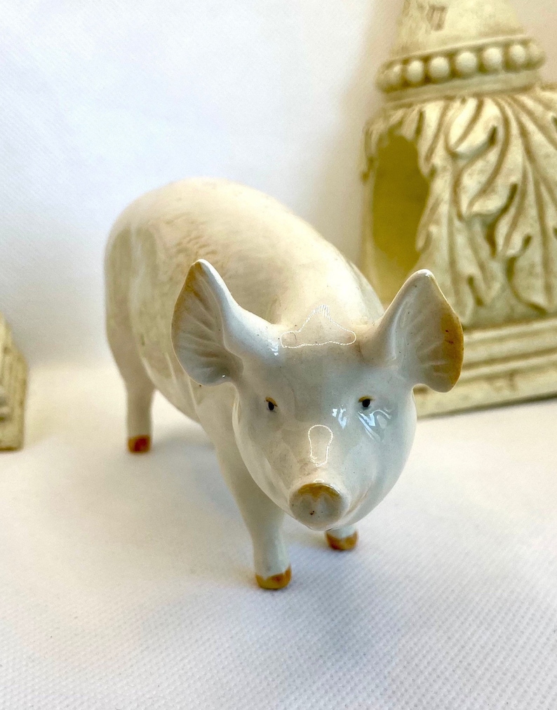 Beswick wall Queen Pig Figurine - Etsy