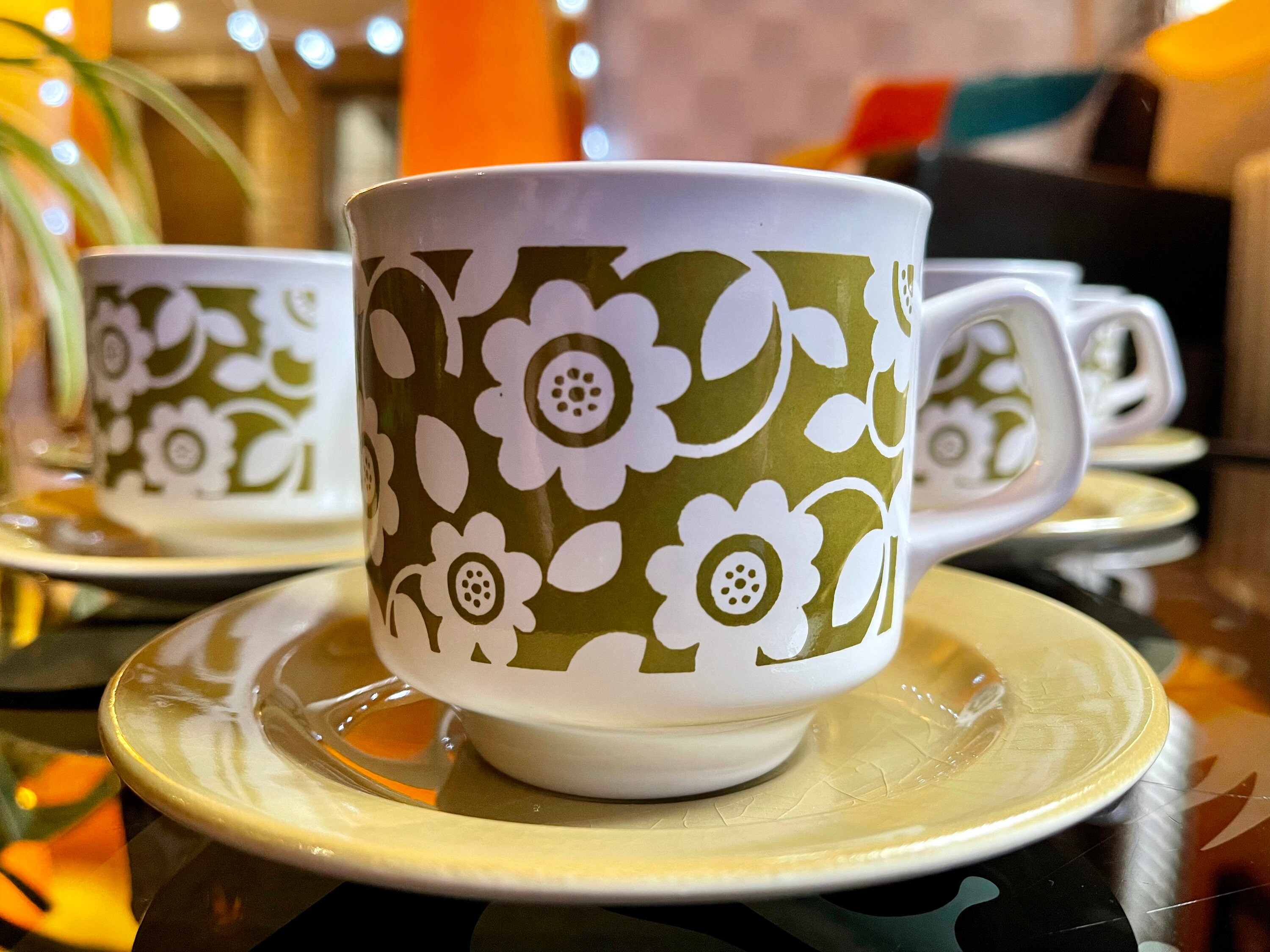 Six Retro Tams England Tea Cups and Saucers With Retro Floral Two Tone ...