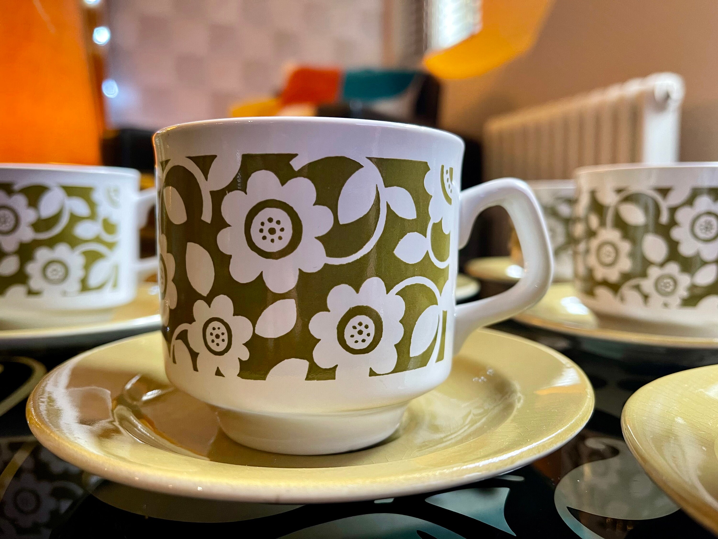 Six Retro Tams England Tea Cups and Saucers With Retro Floral Two Tone ...