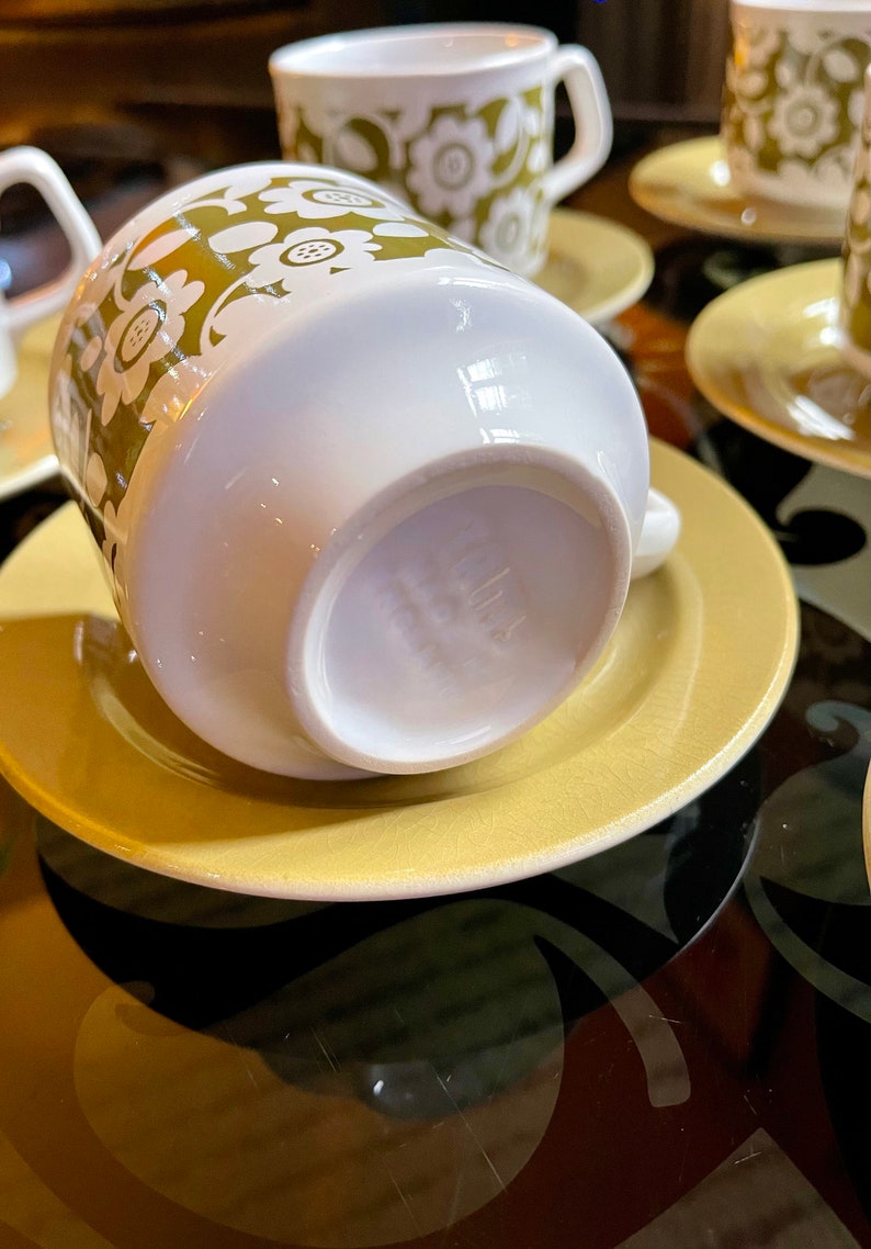 Six Retro Tams England Tea Cups and Saucers With Retro Floral Two Tone ...