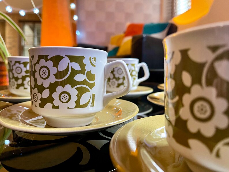 Six Retro Tams England Tea Cups and Saucers With Retro Floral Two Tone ...