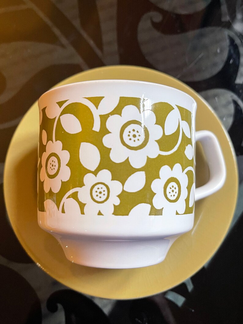 Six Retro Tams England Tea Cups and Saucers With Retro Floral Two Tone ...