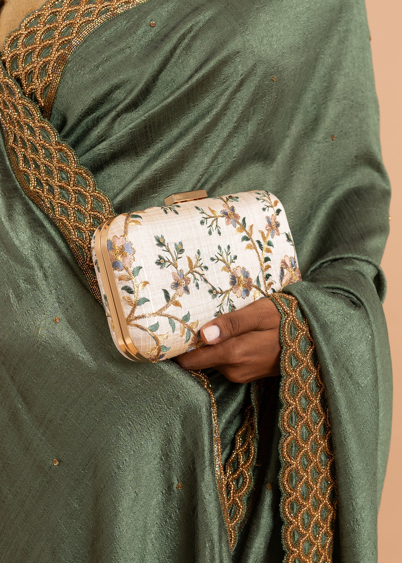 Green Silk Blend Gold Link Chain Handwork Saree With Gold Work Border ...