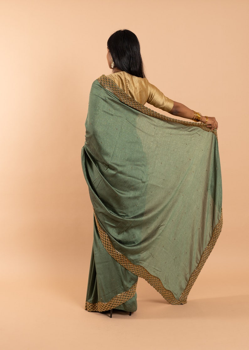 Green Silk Blend Gold Link Chain Handwork Saree With Gold Work Border ...