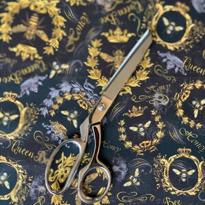 COTTON PRINT FABRIC - Timeless Treasures Queen Bee Golden Crests Print ...