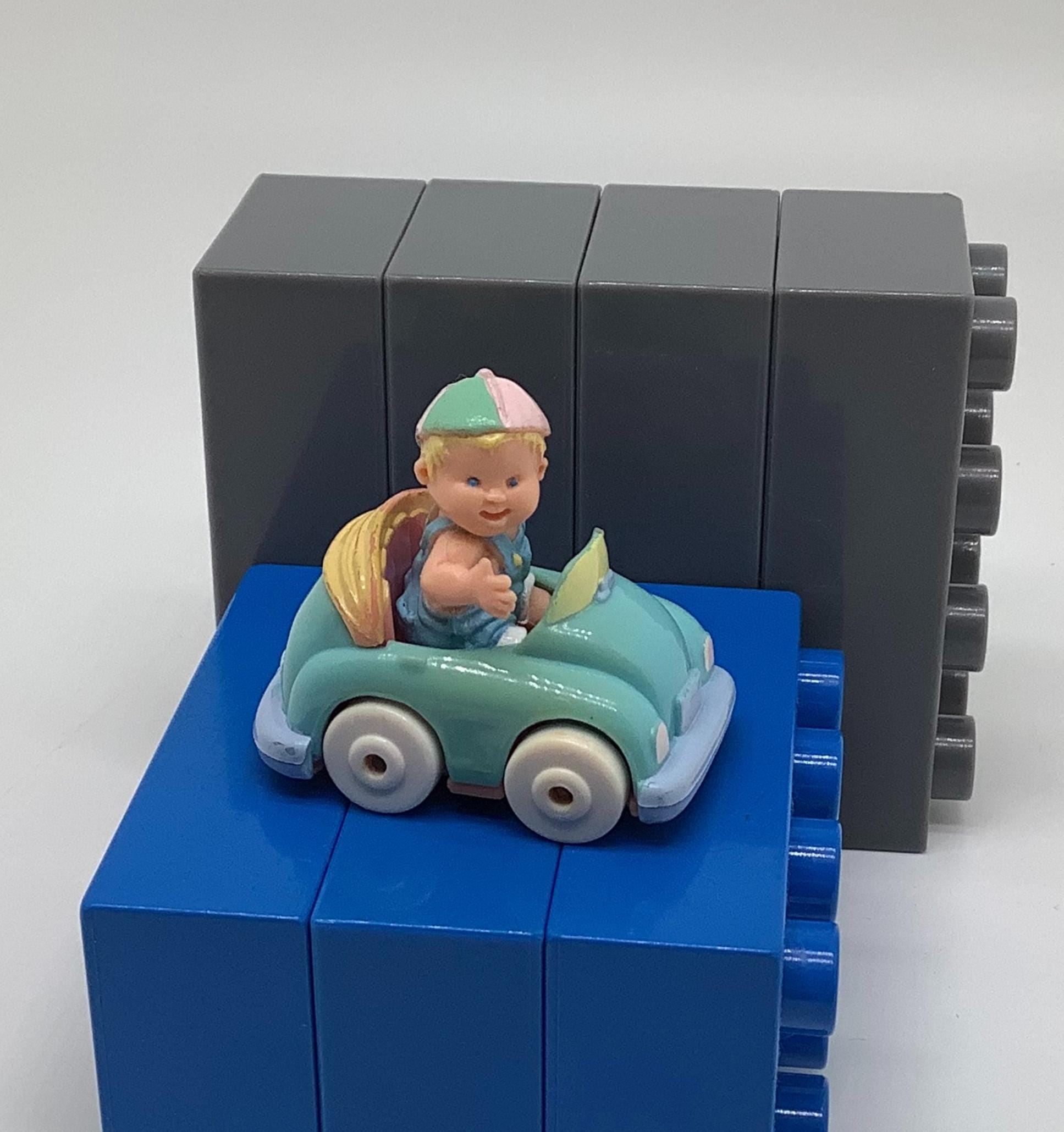 Lady Goo Goo Figure
