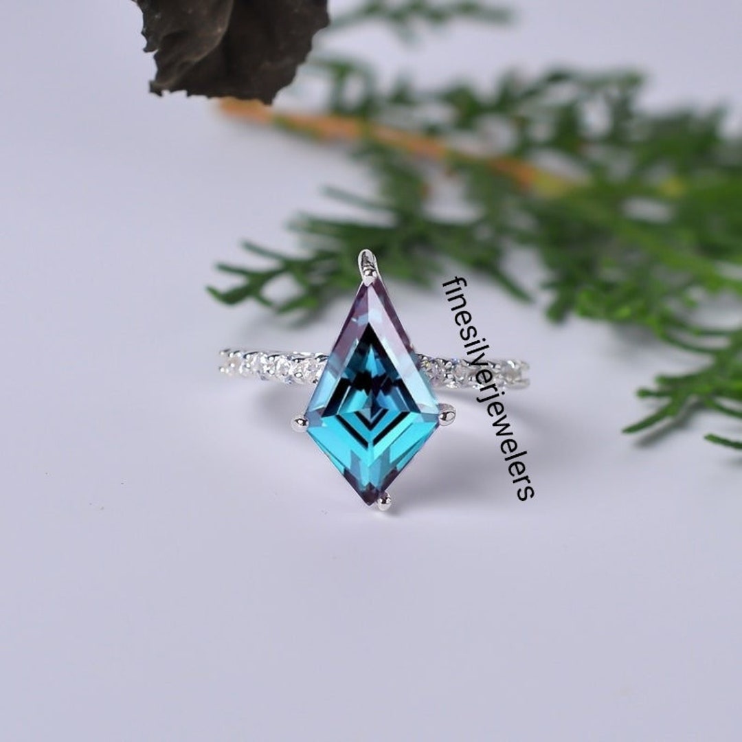 Kite Cut Alexandrite Ring, 2 Carats Alexandrite Stone Style Alexandrite ...