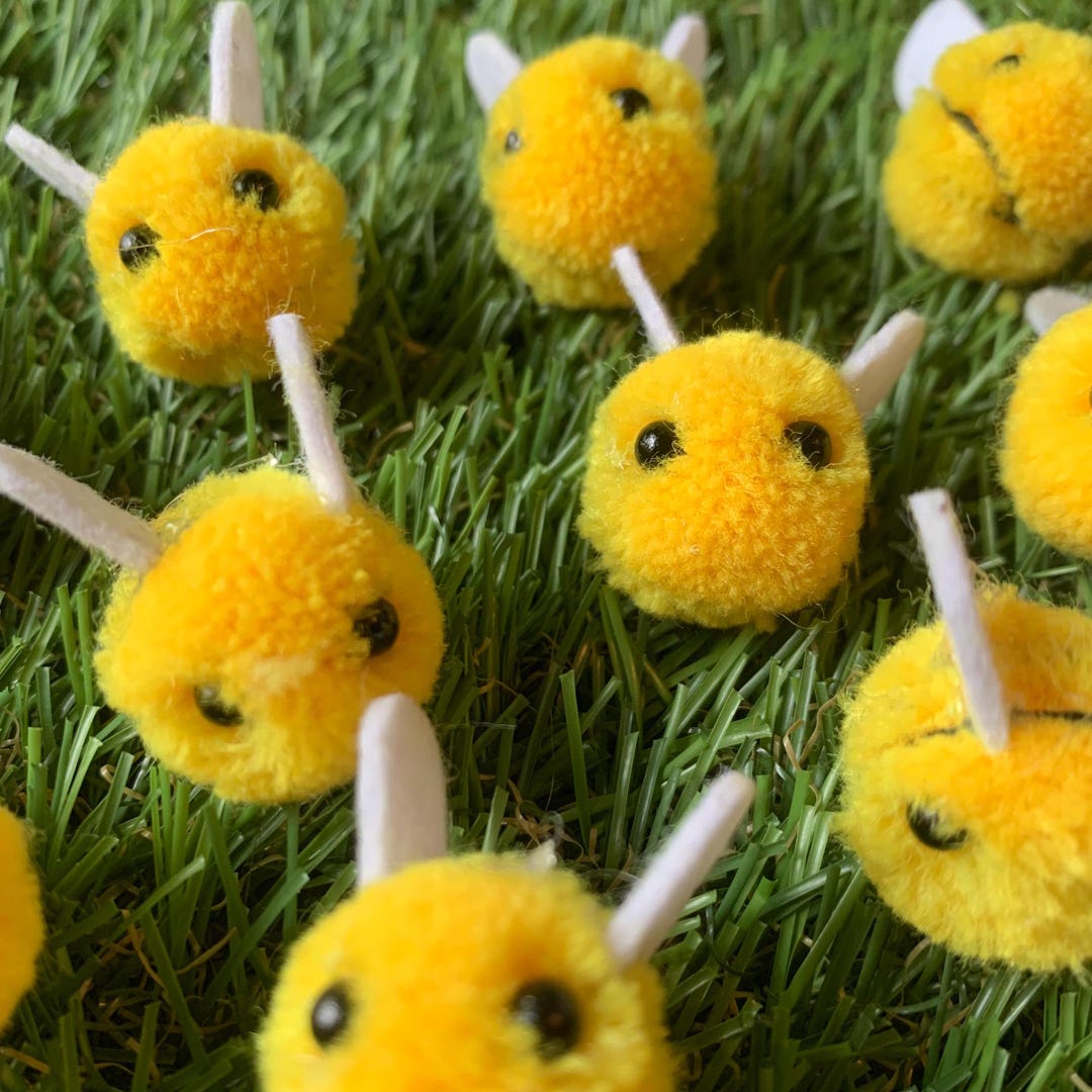 Pom Pom Bees - 10 Pack, Cute Yellow Bee Craft Decorations, .75" Pompom ...