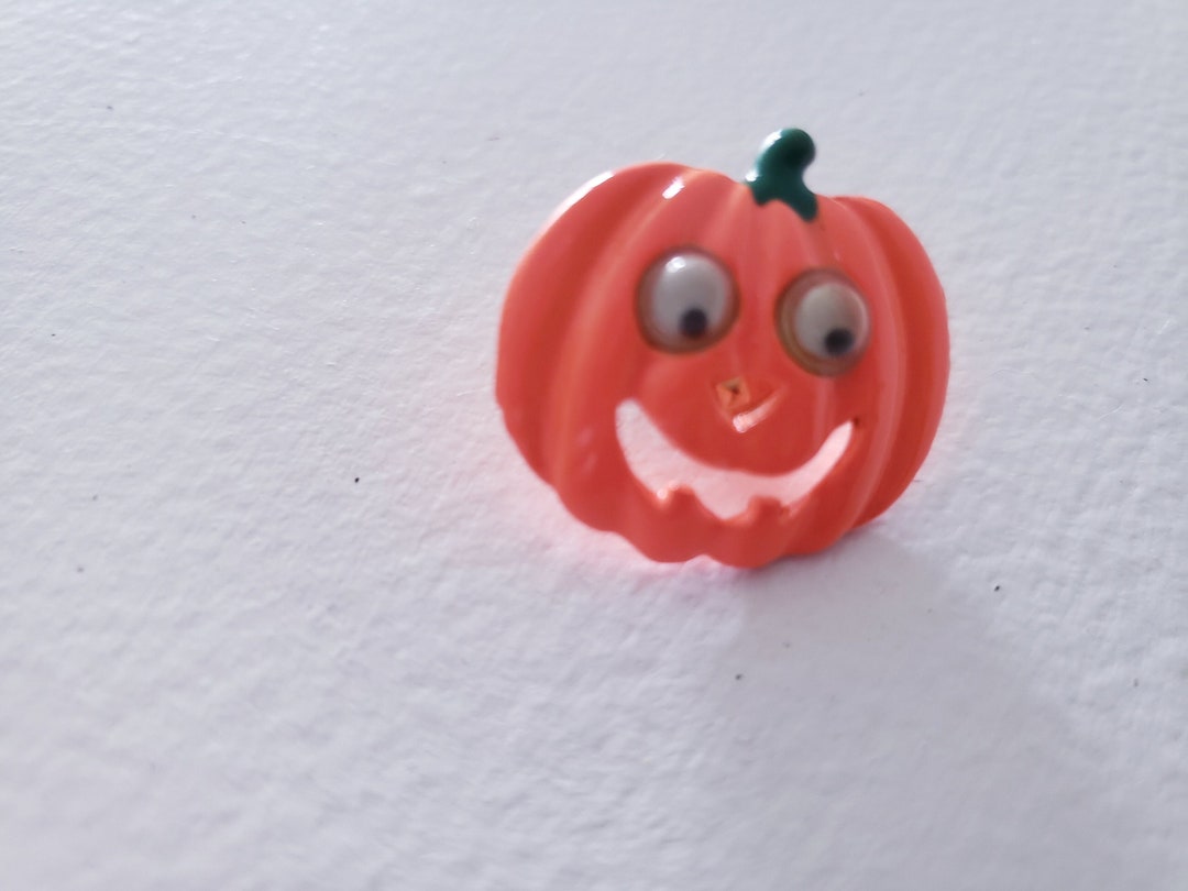 Vintage Googly Eyes Pumpkin Enamel Halloween Pin. - Etsy