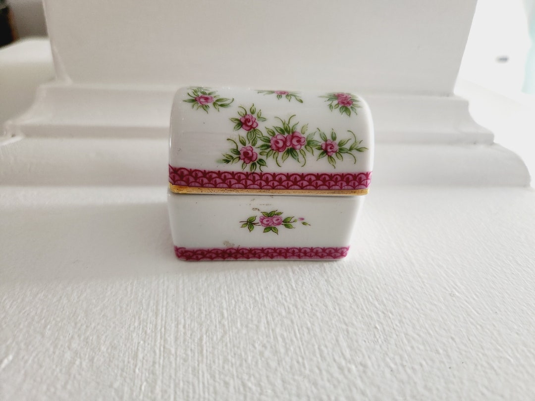Vintage Porcelain Treasure Chest Trinket Box -- Vintage Jewelry Box ...