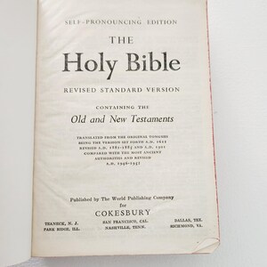 The Holy Bible Cokesbury Self Pronouncing Edition Old & New Testaments ...