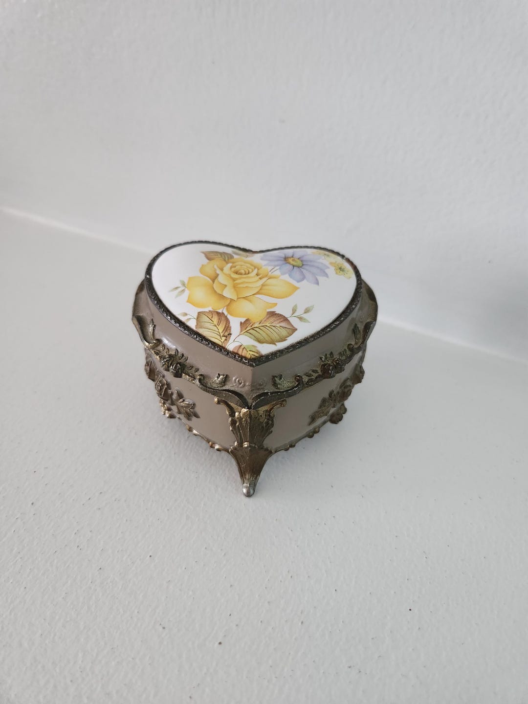 Heart Shaped Musical Box -- Vintage Musical Jewelry Box With Porcelain ...