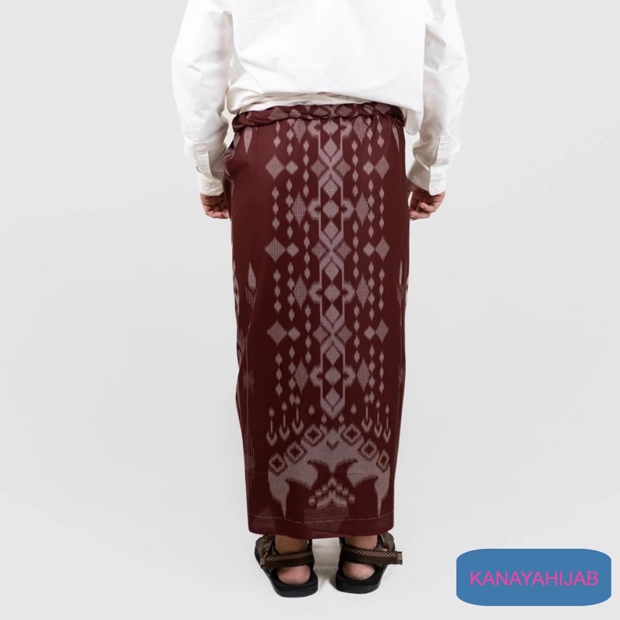 The Charm of Adnan's Batik Sarong: From Tradition to Fashion Trend ...