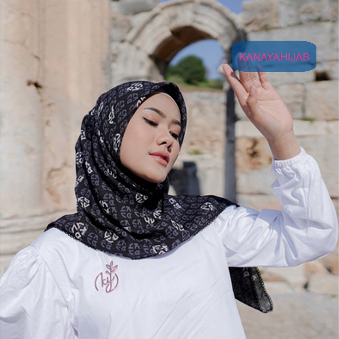 Rectangular Hijab With Signature Hampers Motif A Combination of Style ...