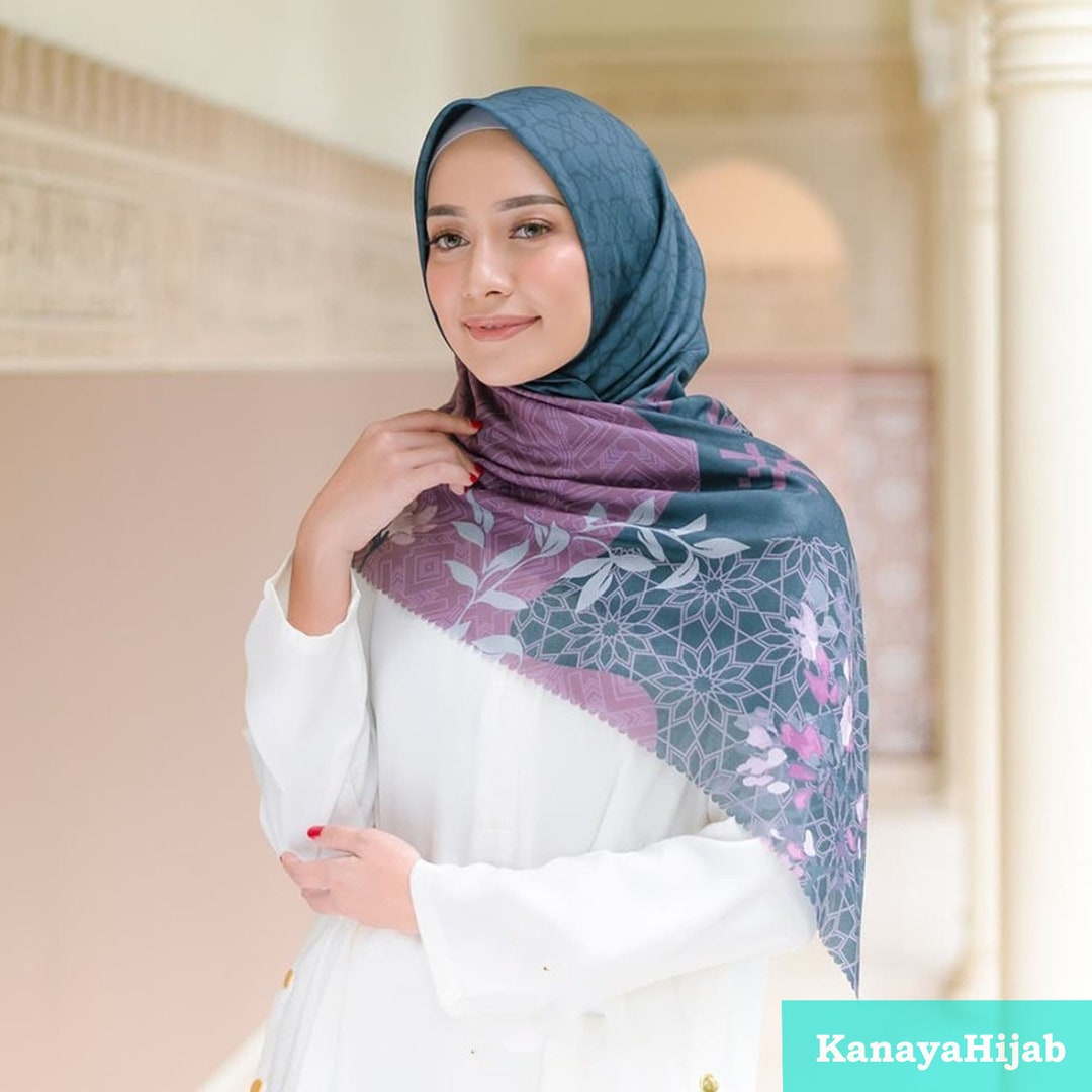 Elegant Combination of Rectangular Hijab With Laminated Vocals: Annida ...