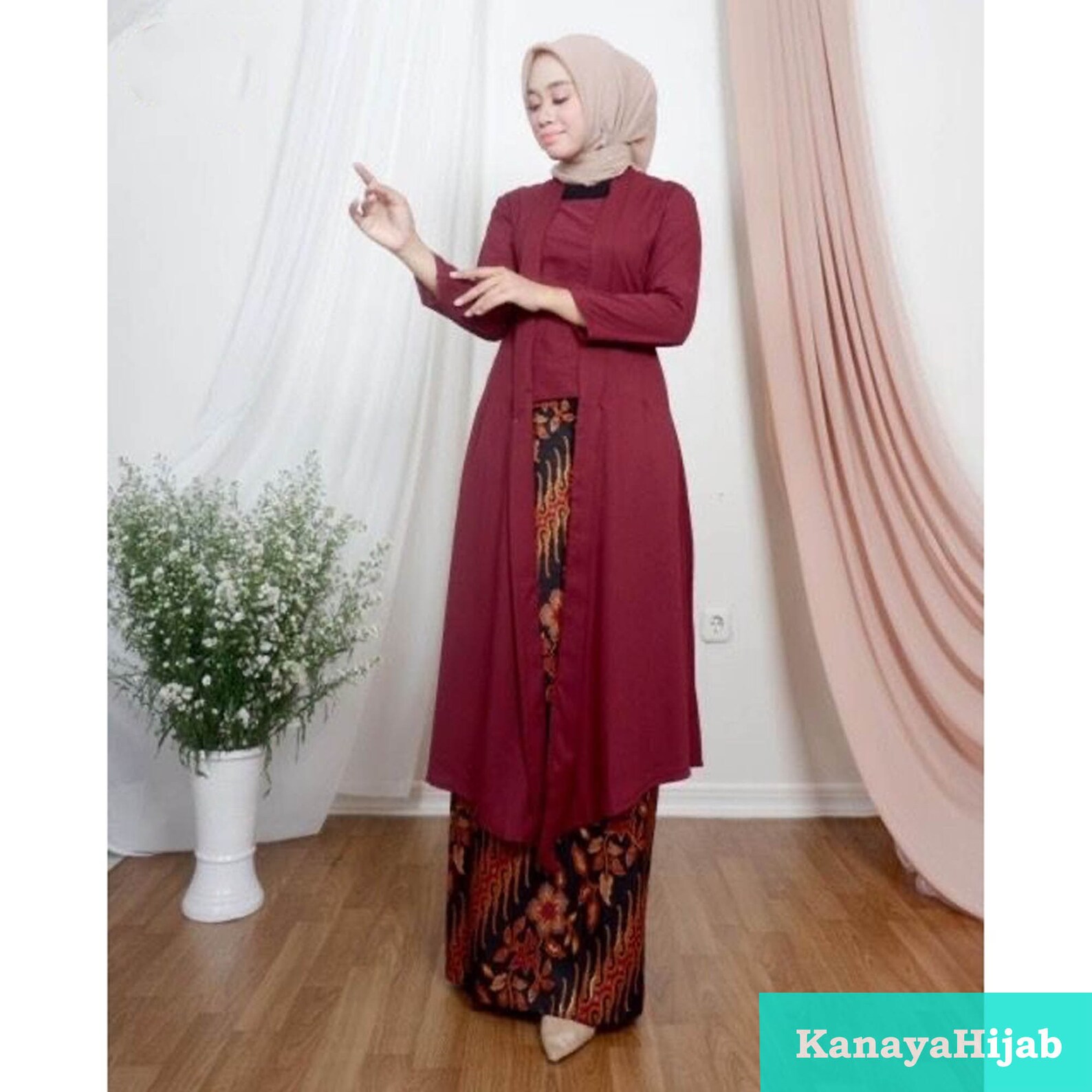 New Kutu Tunic Long Kebaya Suit: Fashionable Style With a Traditional ...