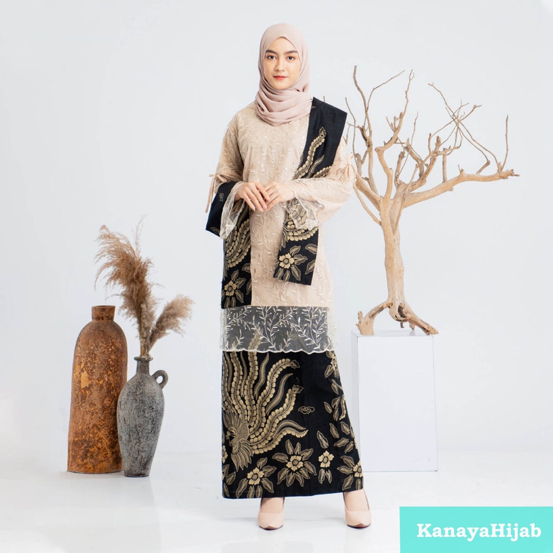 Premium Batik Kebaya: A Combination of Prime Cotton Batik and Brocade ...