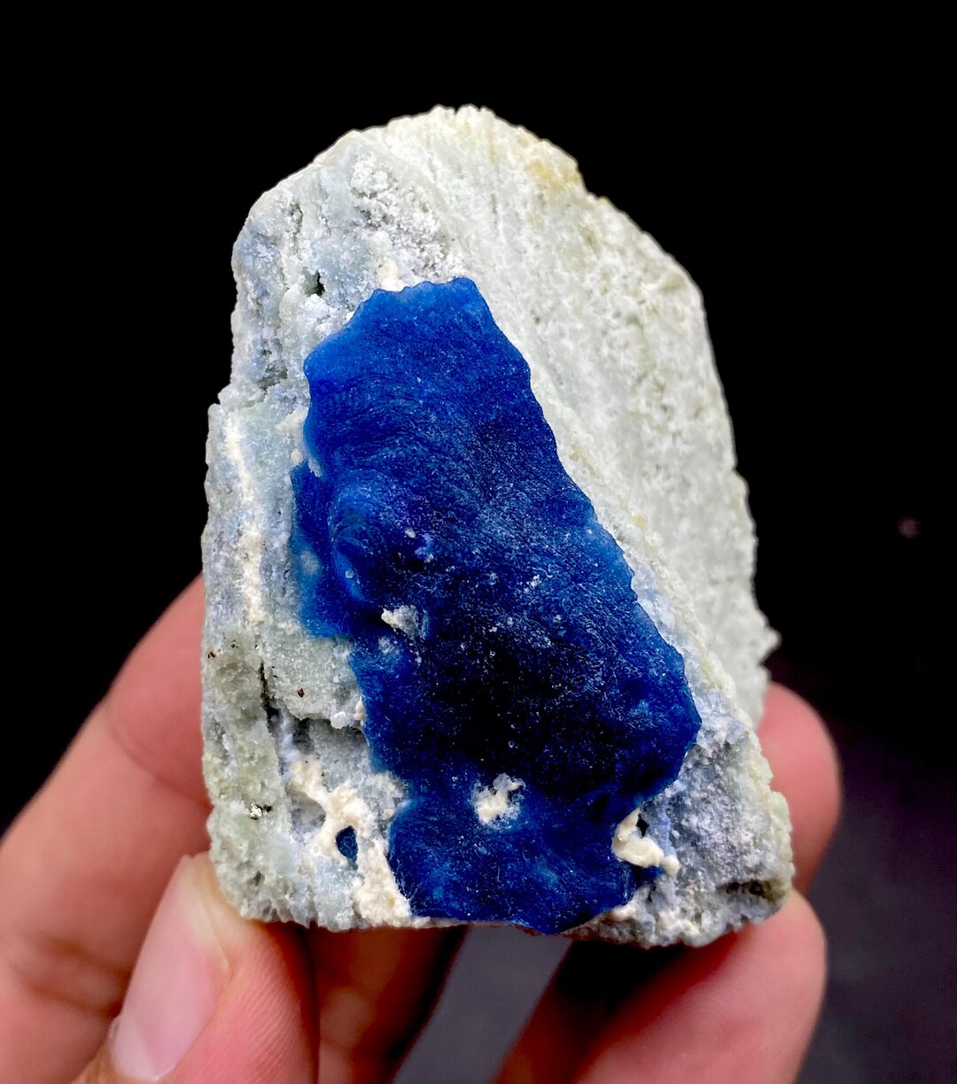 Spécimen d'afghanite fluorescente : 90 grammes de pierres précieuses ...