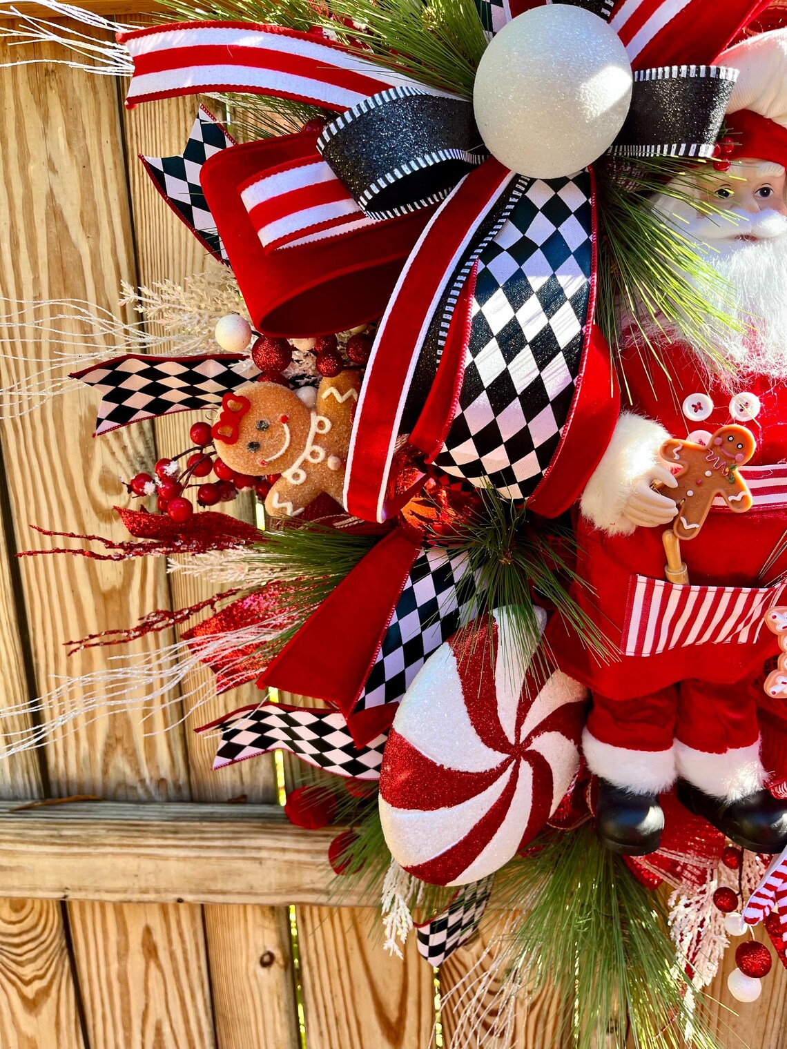 Christmas Baker Santa Wreath With Lollipops and Gingerbread Cookies ...