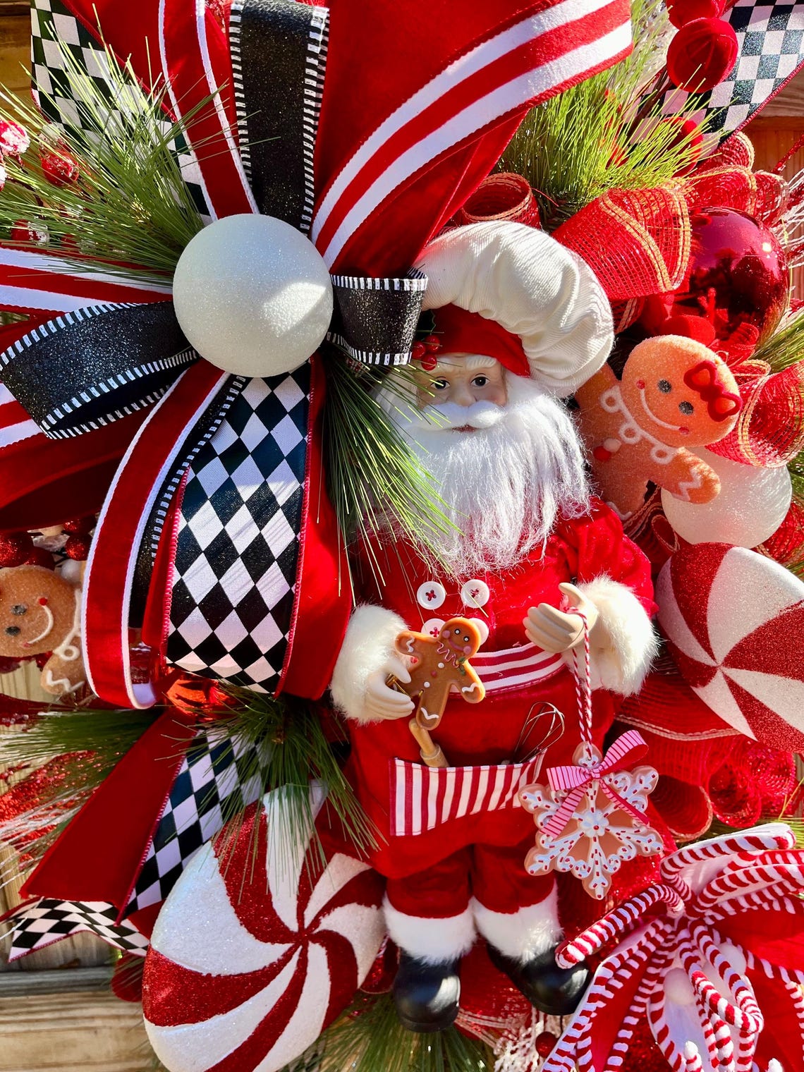 Christmas Baker Santa Wreath With Lollipops and Gingerbread Cookies ...