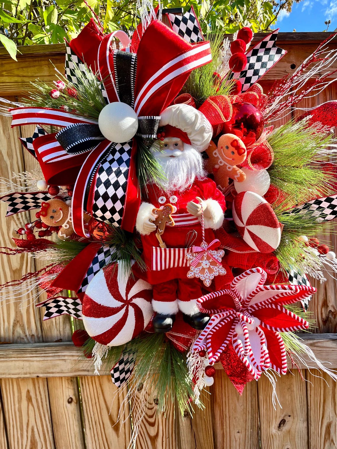 Christmas Baker Santa Wreath With Lollipops and Gingerbread Cookies ...
