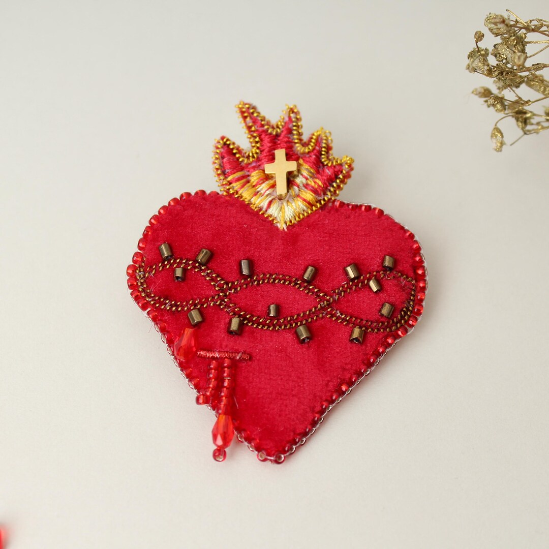 Sacred Heart Brooch: Handmade Beaded Red Velvet Pin - Etsy