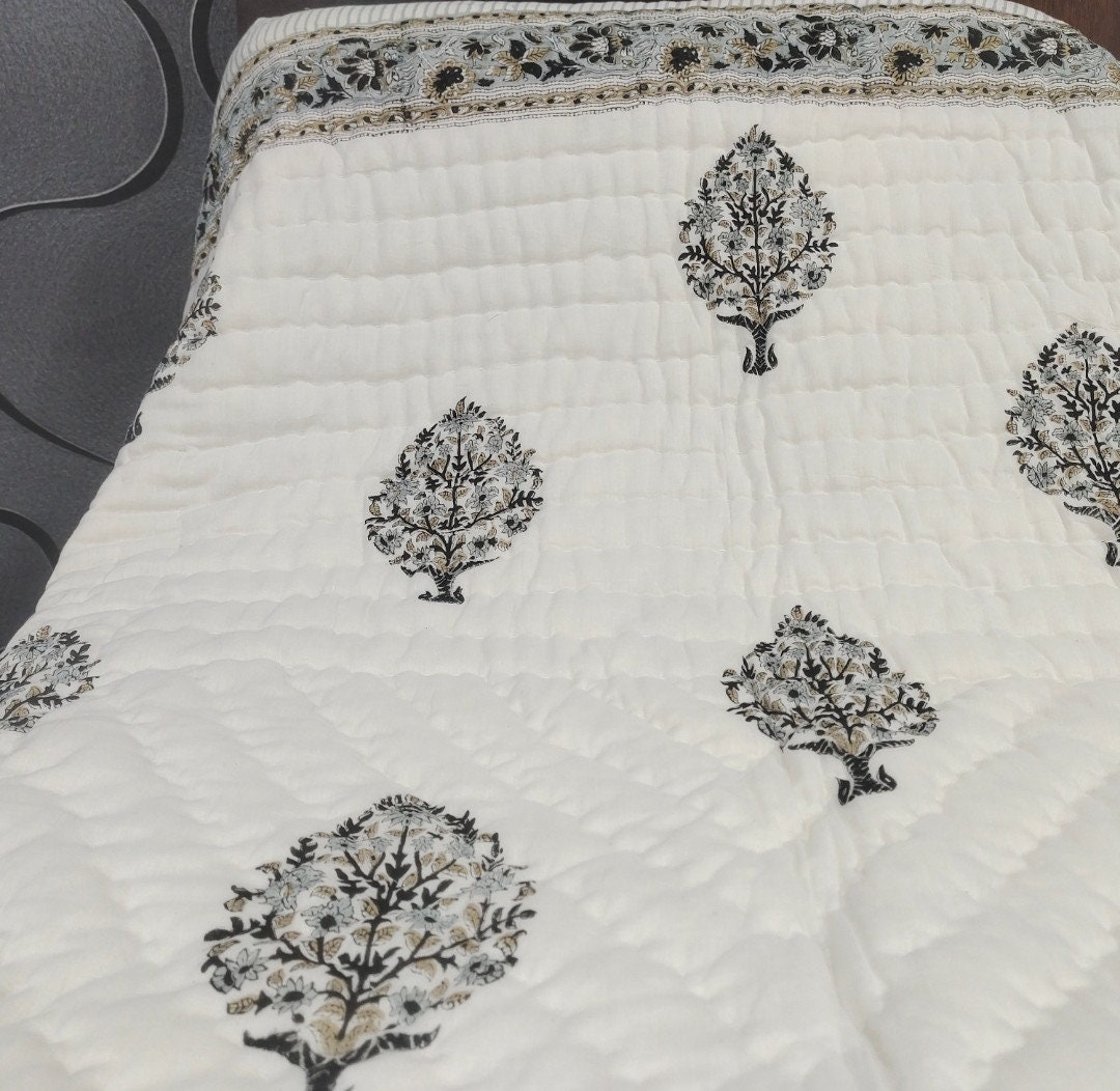 Gray Print Buta Cotton Razai, Bohemian Quilt Handmade Quilts Boho King ...