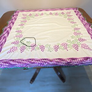 Vintage Embroidered and Crochet Tablecloth - Etsy