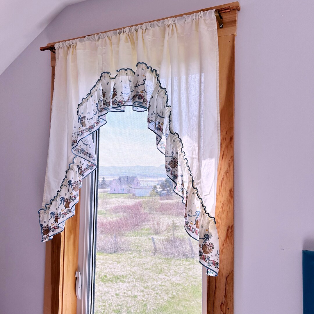 Country Goose Curtain - Cute Frilly 90s Goose With Blue Ribbon ...