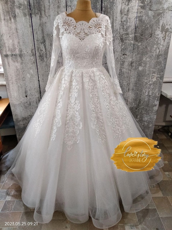 Brautkleid Mit Seeglocke Glamouröse Brautkleider: NRWs Größte