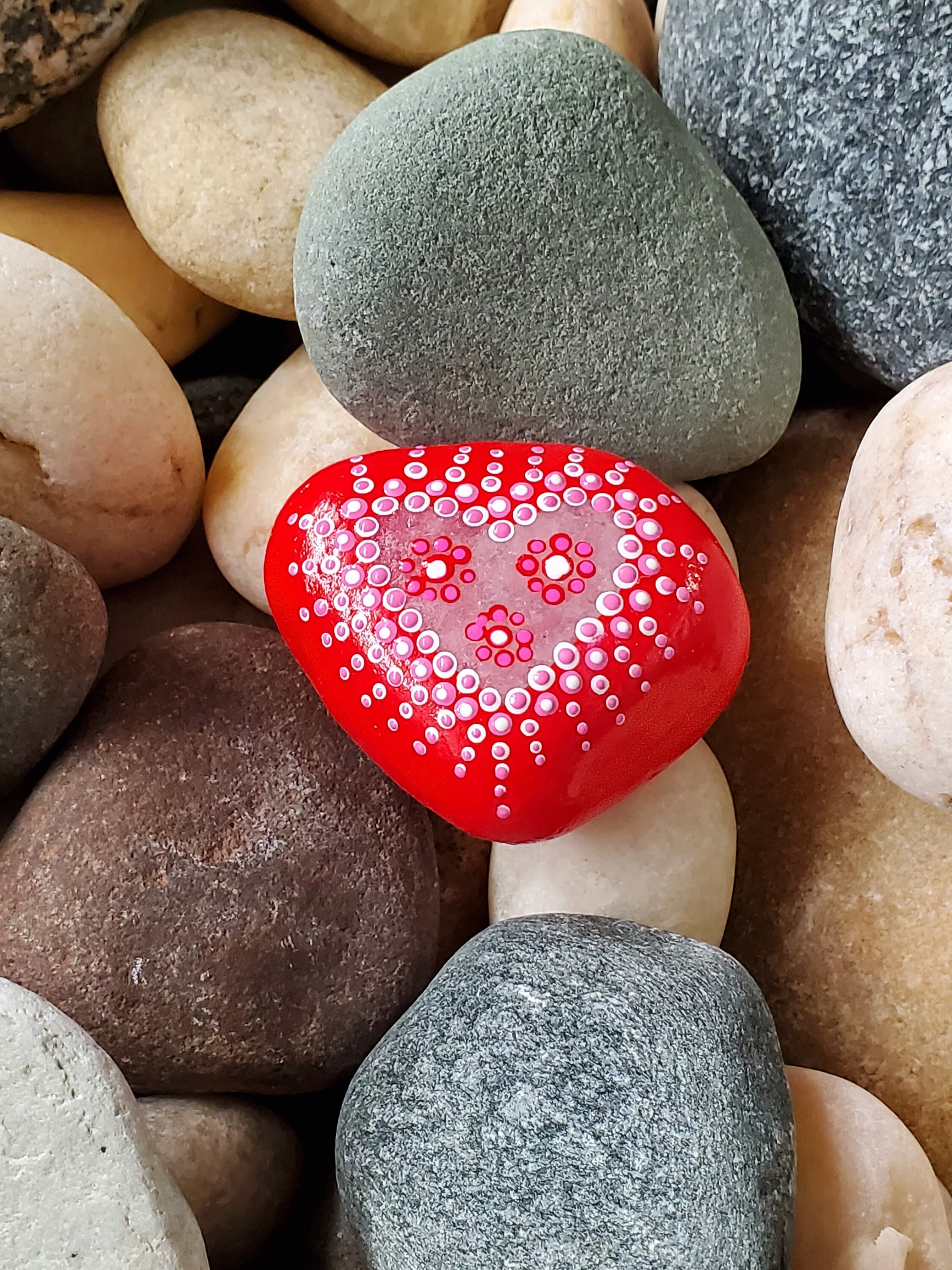 Hand Painted Heart on Smooth Beach Stone, Dot Painting, Rock Art ...