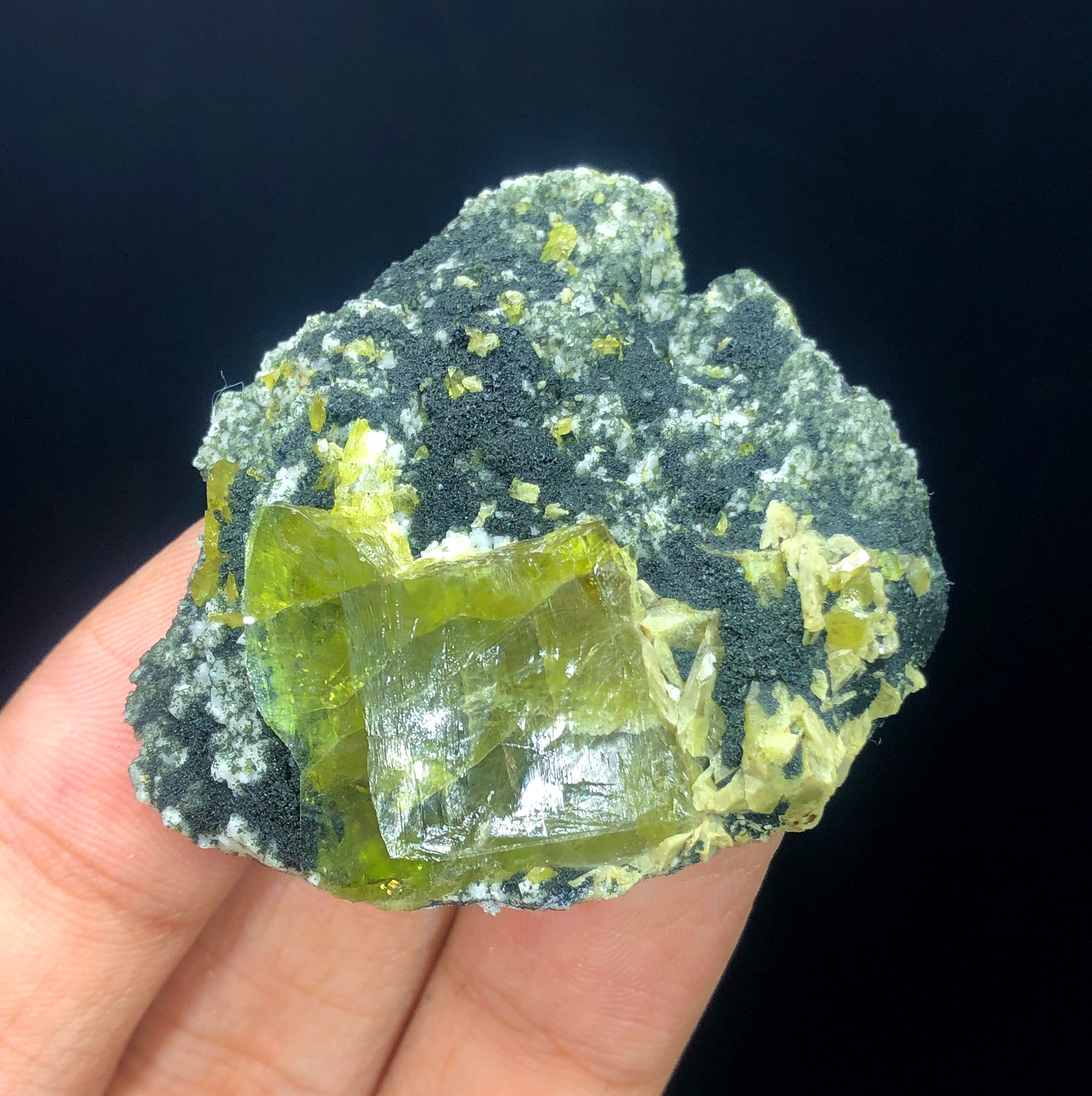 Natural Sphene Titanite, Green Sphene, Raw Sphene, Minerals Specimen ...