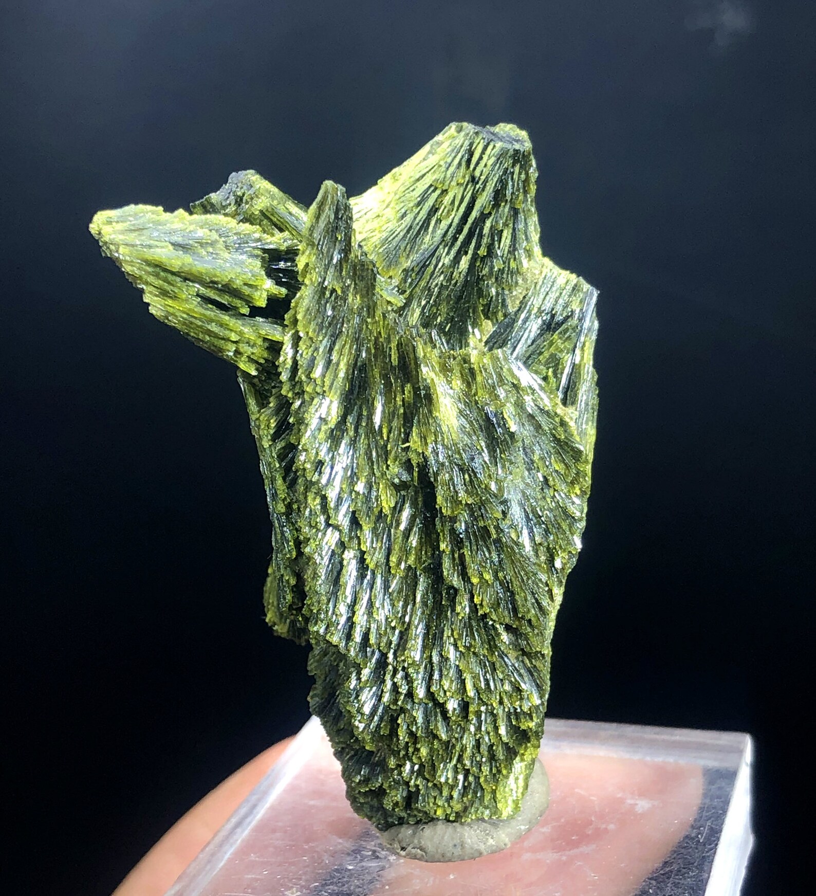 Natural Epidote, Tree Shape Epidote, Epidote Specimen, Green Epidote ...