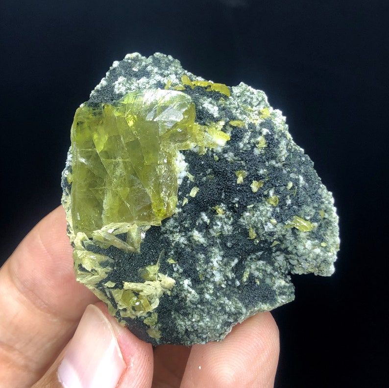 Natural Sphene Titanite, Green Sphene, Raw Sphene, Minerals Specimen ...
